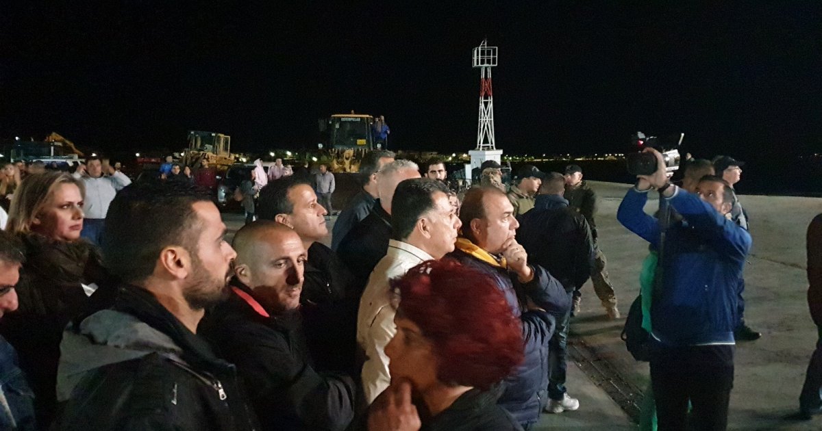 Στο λιμάνι ο Δήμαρχος Κω και πολίτες για να διαμαρτυρηθούν - Εμπόδισαν ...