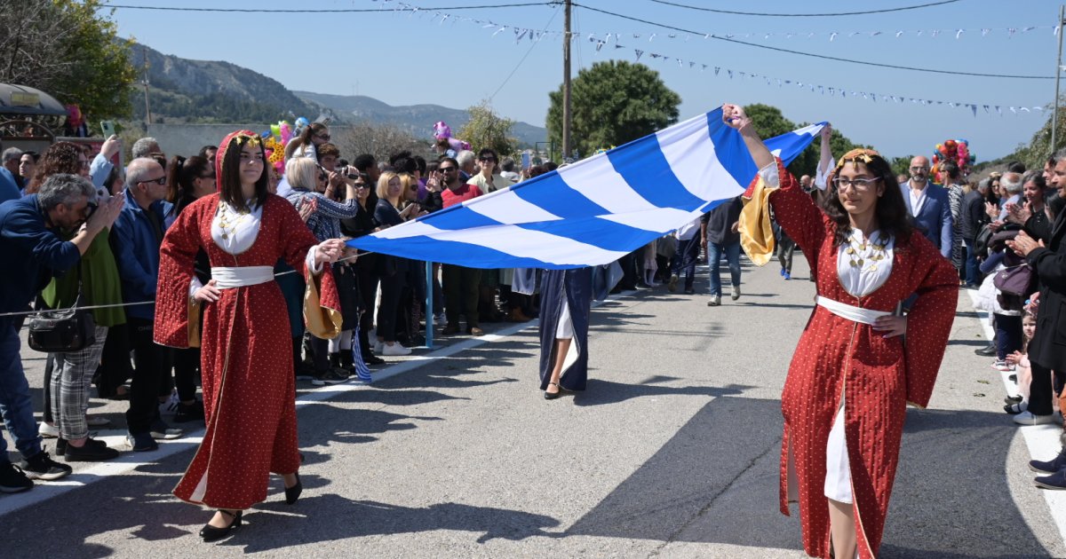 Η παρέλαση στην Ευαγγελίστρια Ασφενδιού για τον εορτασμό της 25ης ...