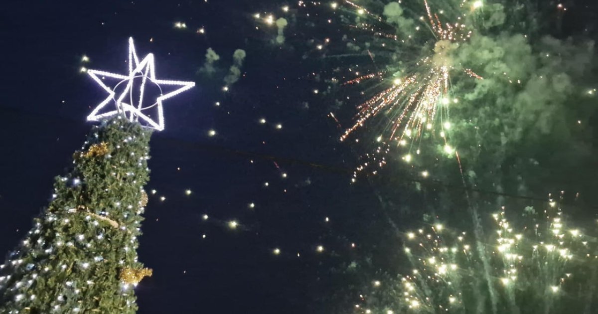 Δείτε το πρόγραμμα για το άναμμα των χριστουγεννιάτικων δέντρων και τα ...