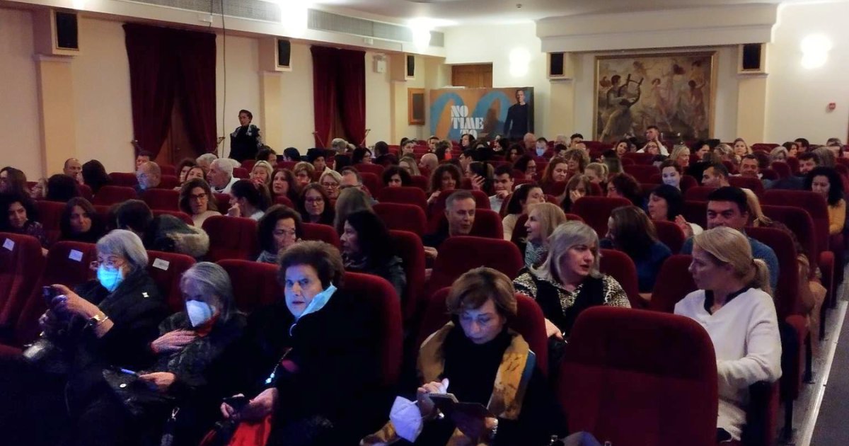 Σήμερα η τελευταία παράσταση της ''ΟΛΕΑΝΝΑ'' στον Ορφέα - Κατάμεστη η ...